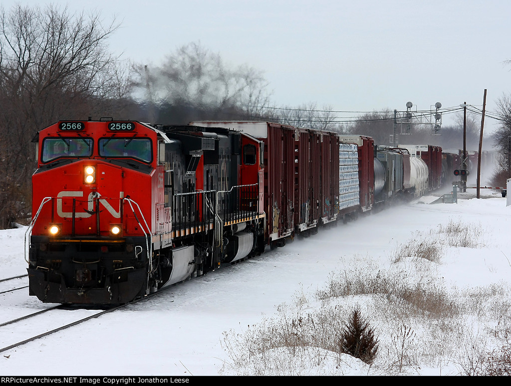 CN 2566 heads west